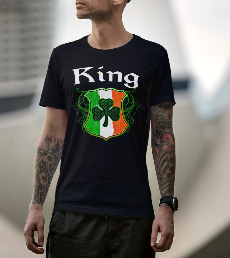 King Surname Irish Shamrock Crest T-Shirt