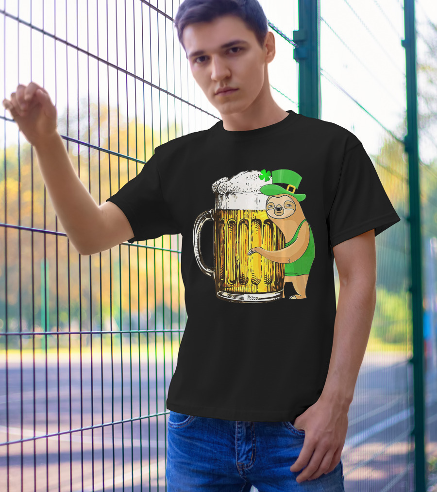 St Patricks Sloth Leprechaun With Beer Mug T-Shirt