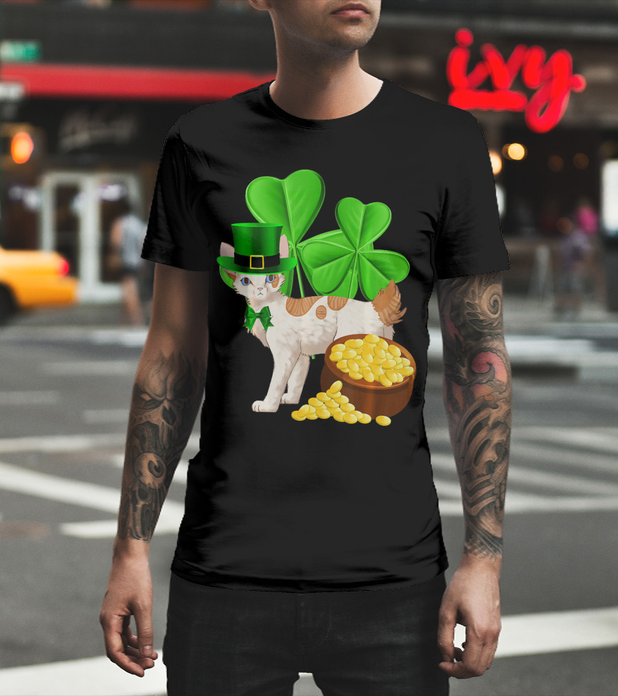 Japanese Bobtail Cat St Patricks Day Lucky Coins Shamrocks Leprechaun Hat T-Shirt