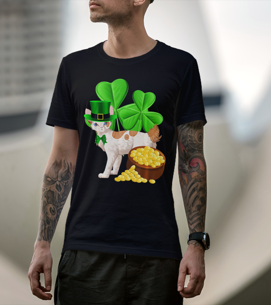 Japanese Bobtail Cat St Patricks Day Lucky Coins Shamrocks Leprechaun Hat T-Shirt