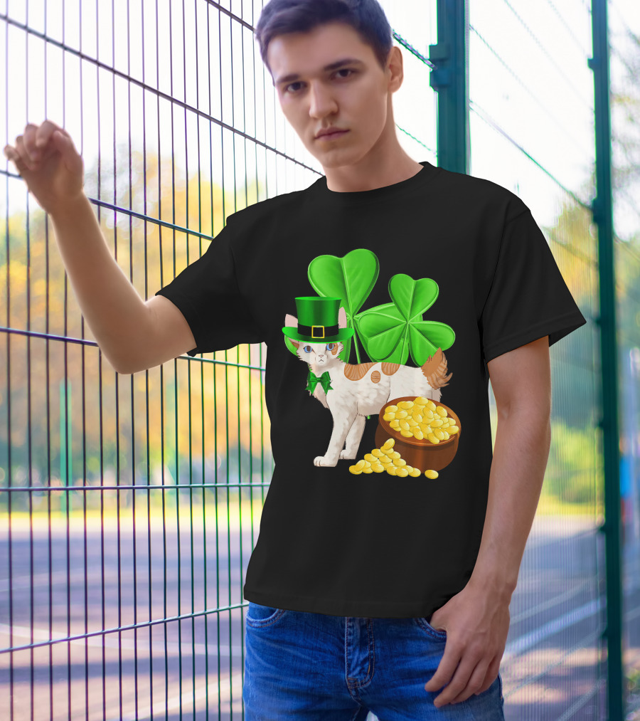 Japanese Bobtail Cat St Patricks Day Lucky Coins Shamrocks Leprechaun Hat T-Shirt