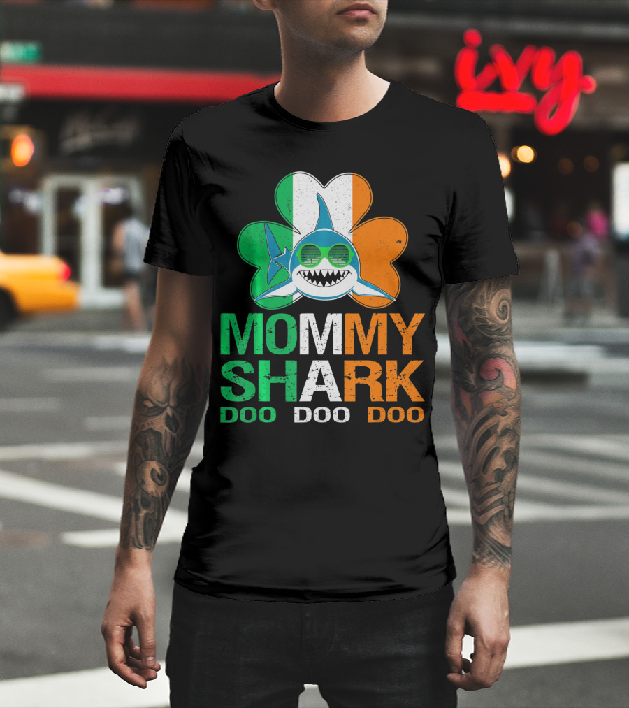 St Patricks Day Mommy Shark Doo Doo Doo Irish Shamrock T-Shirt