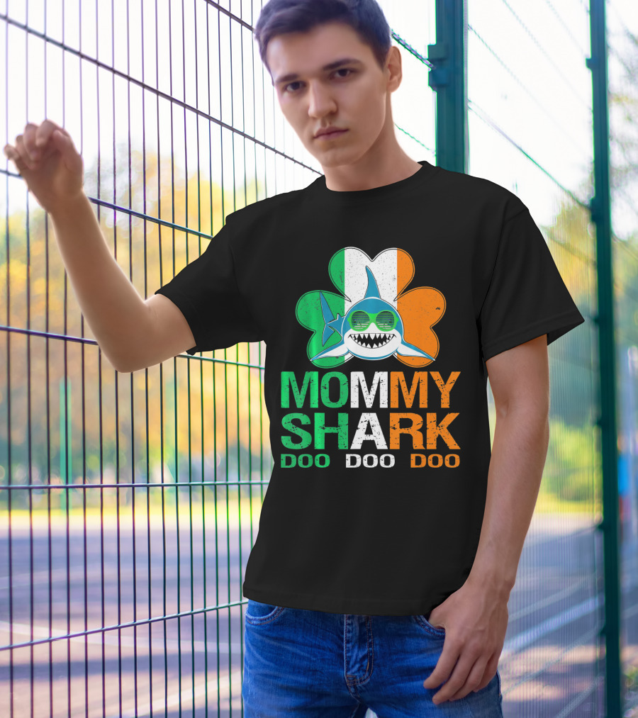 St Patricks Day Mommy Shark Doo Doo Doo Irish Shamrock T-Shirt