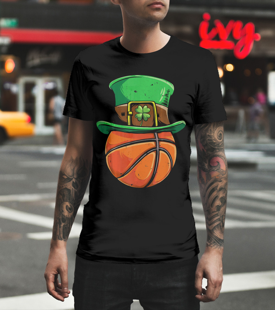 Basketball Hat Clover球 Irish Charm T-Shirt