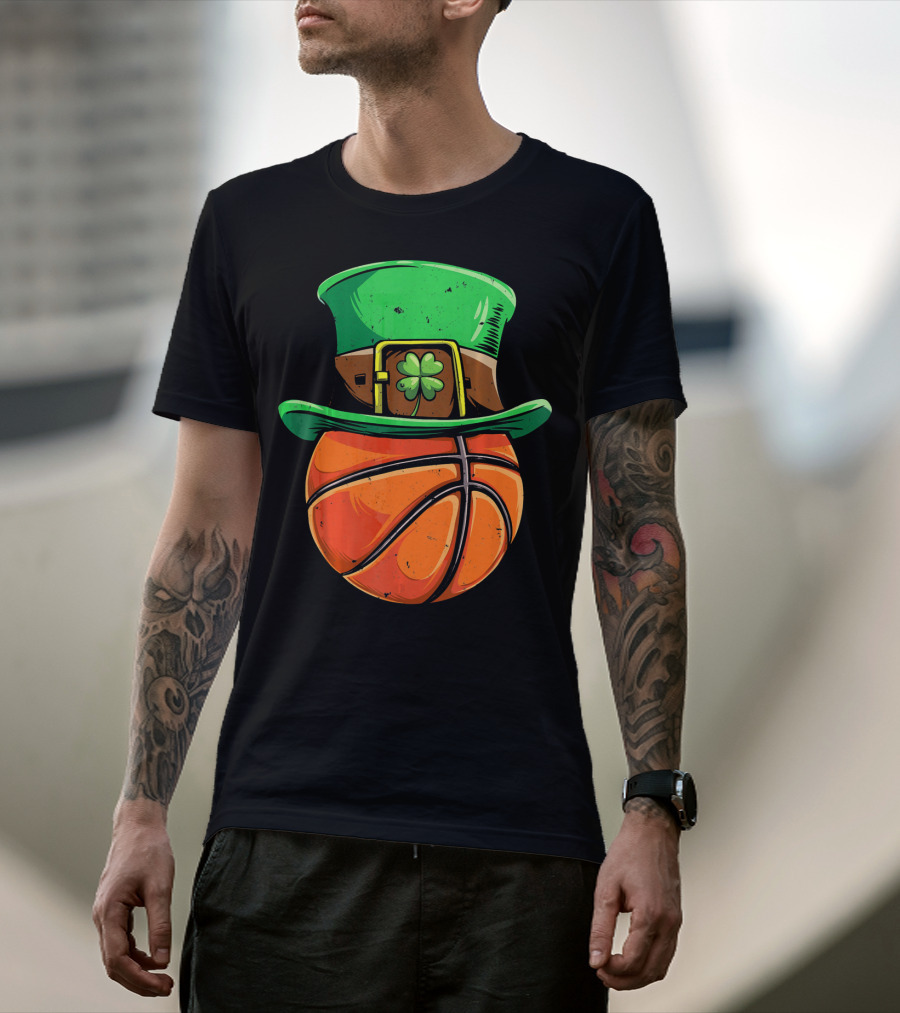 Basketball Hat Clover球 Irish Charm T-Shirt