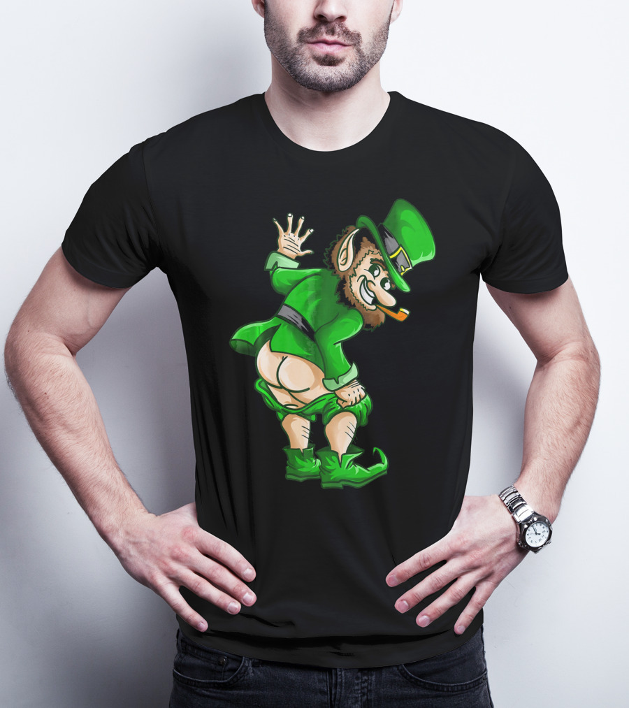 Mooning Leprechaun Mischievous Green Outfit Smoking Pipe T-Shirt