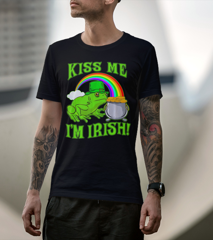 KISS ME I'M IRISH Frog With Rainbow And Pot Of Gold St Patricks Day T-Shirt
