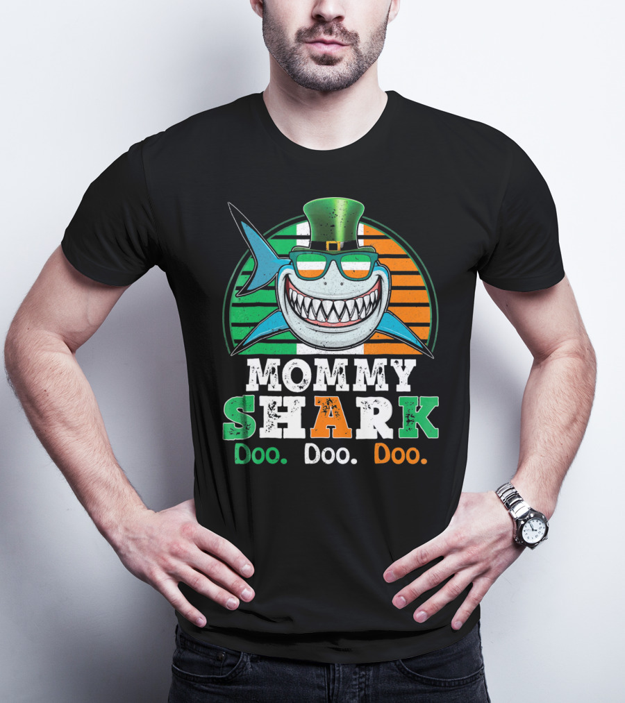 Mommy Shark Doo Doo Doo Funny St. Patrick's Day With Irish Colors And Leprechaun Hat T-Shirt