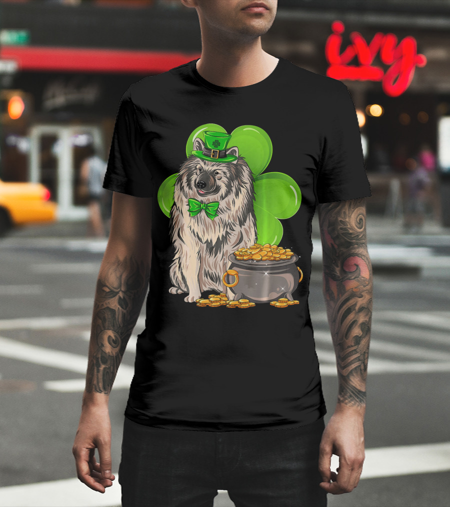 Keeshond St Patricks Day Leprechaun Dog Clover Pot Of Gold T-Shirt