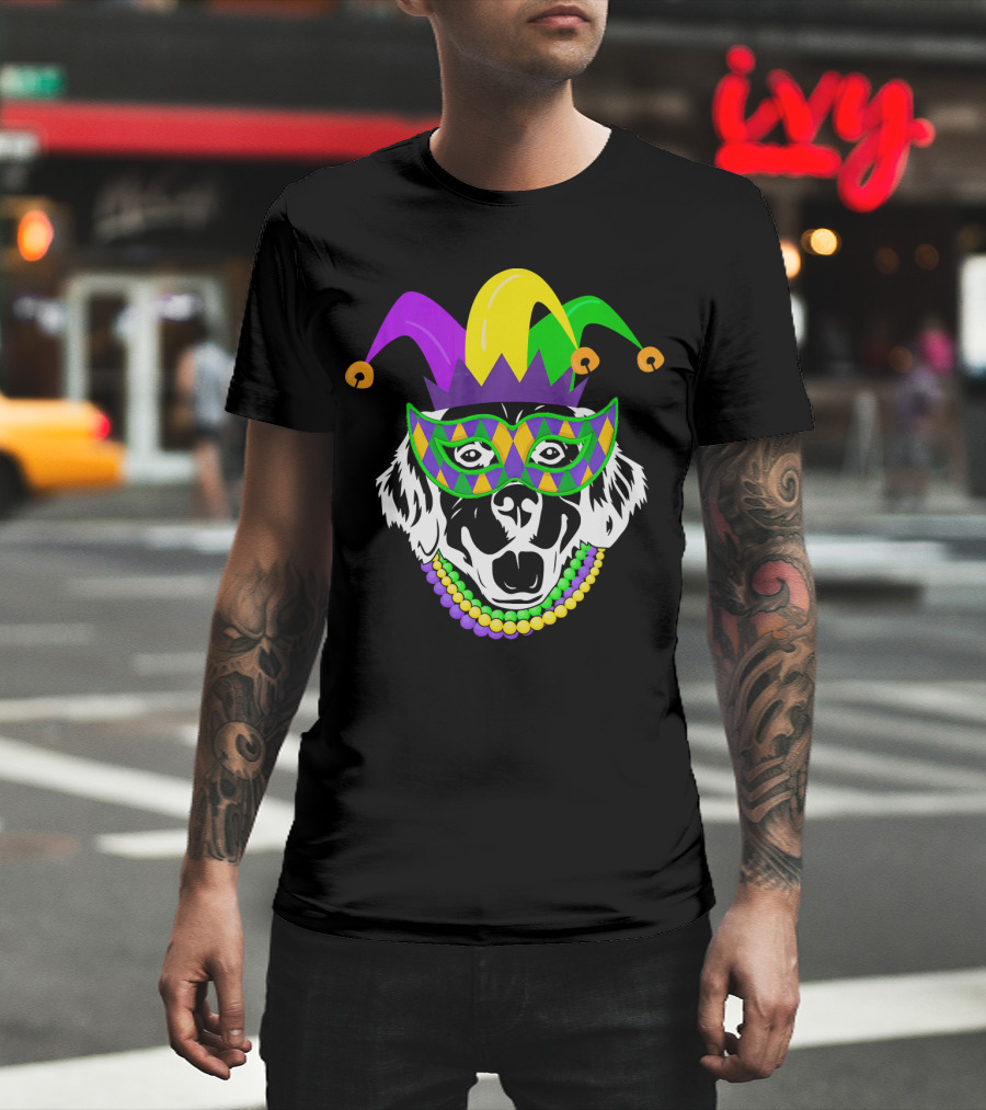 Mardi Gras Jester Hat Golden Retriever Beads Mask T-Shirt