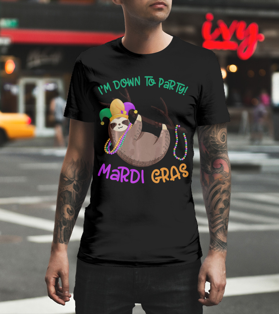 I'M Down To Party Mardi Gras Sloth With Beads And Jester Hat T-Shirt