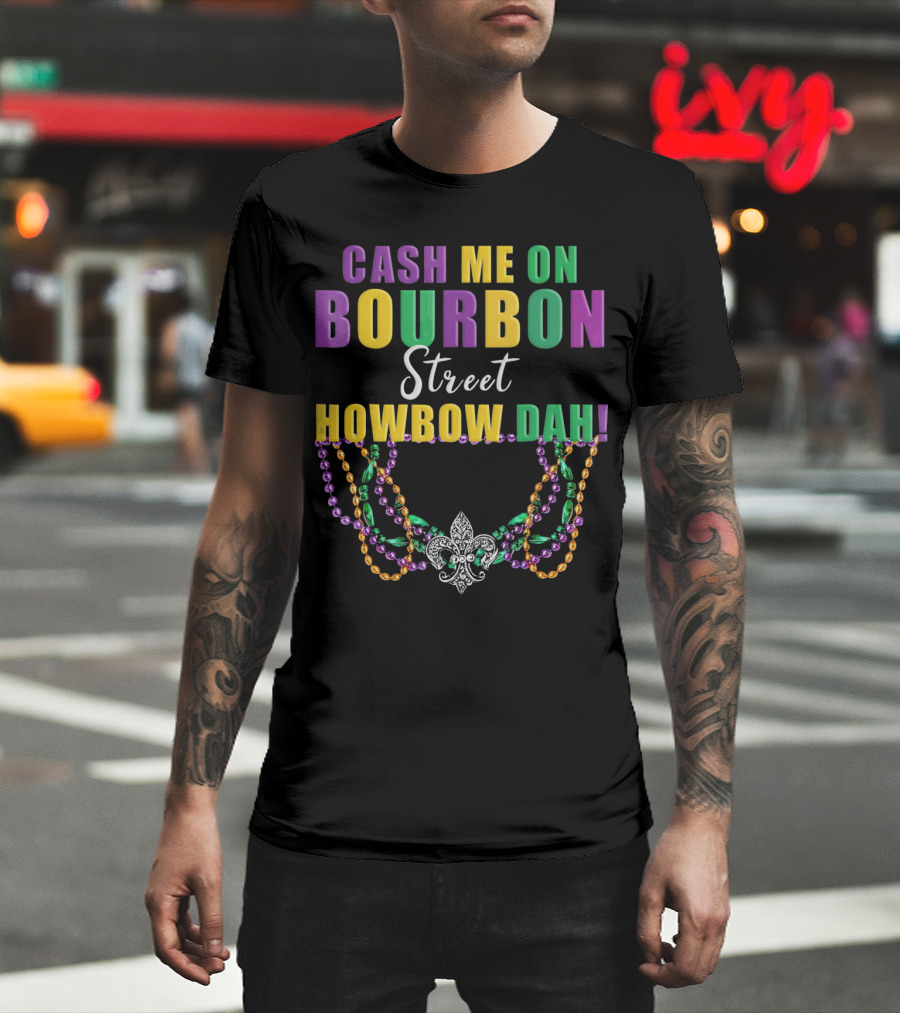 Cash Me On Bourbon Street Howbow Dah Mardi Gras Necklace Fleur-de-Lis T-Shirt