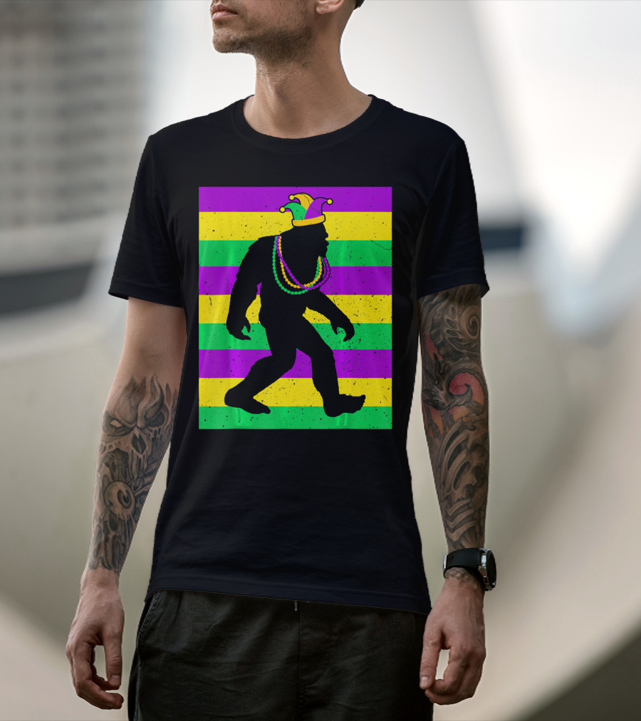 Bigfoot Sasquatch In Mardi Gras Jester Hat And Beads T-Shirt