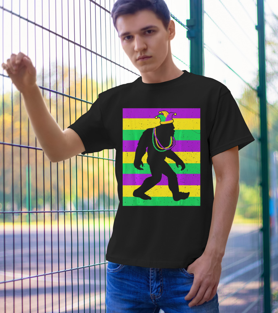 Bigfoot Sasquatch In Mardi Gras Jester Hat And Beads T-Shirt