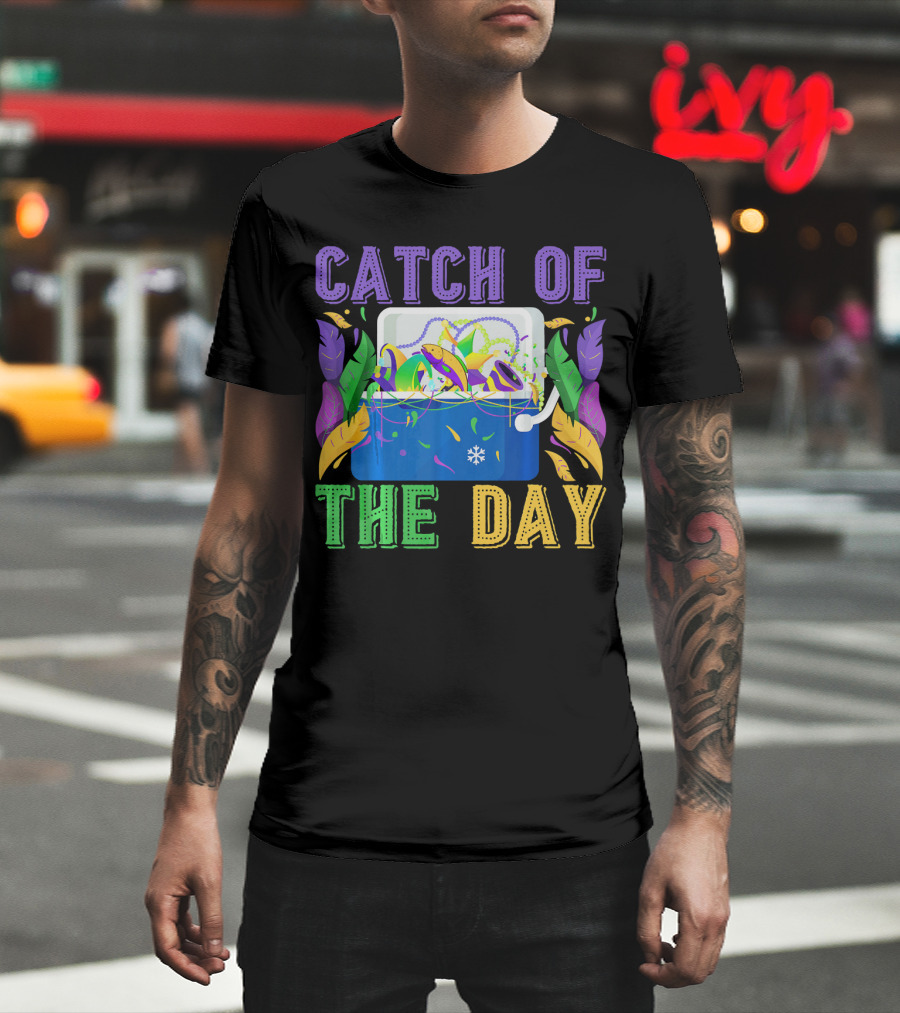 Catch Of The Day Funny Mardi Gras Beads Masks Crawfish T-Shirt