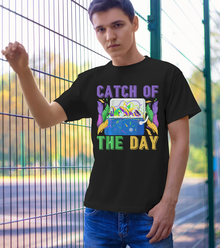 Catch Of The Day Funny Mardi Gras Beads Masks Crawfish T-Shirt