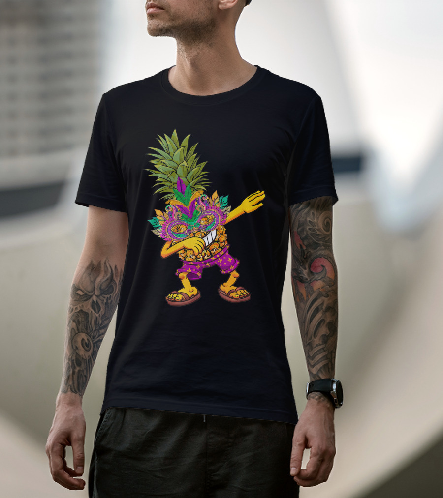 Funny Pineapple Wearing Mardi Gras Mask Dabbing Pose T-Shirt