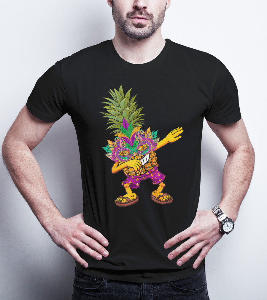Funny Pineapple Wearing Mardi Gras Mask Dabbing Pose T-Shirt