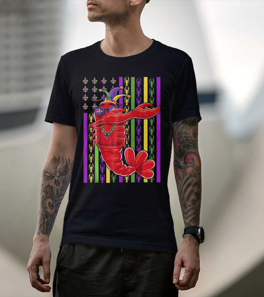 Funny Mardi Gras Crawfish Dabbing Americ Jester Hat Beads Fleur-de-Lis Stripes T-Shirt