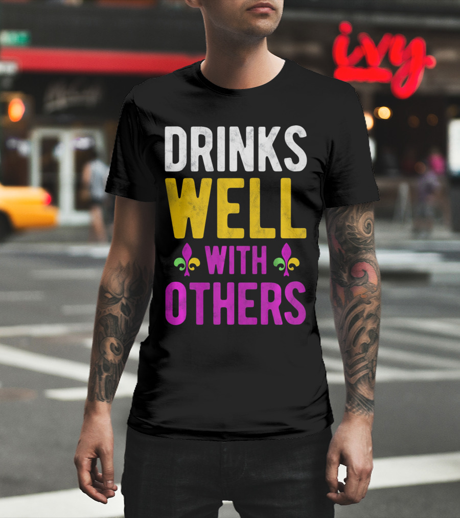 Drinks Well With Others Mardi Gras Fleur-de-Lis Symbols T-Shirt
