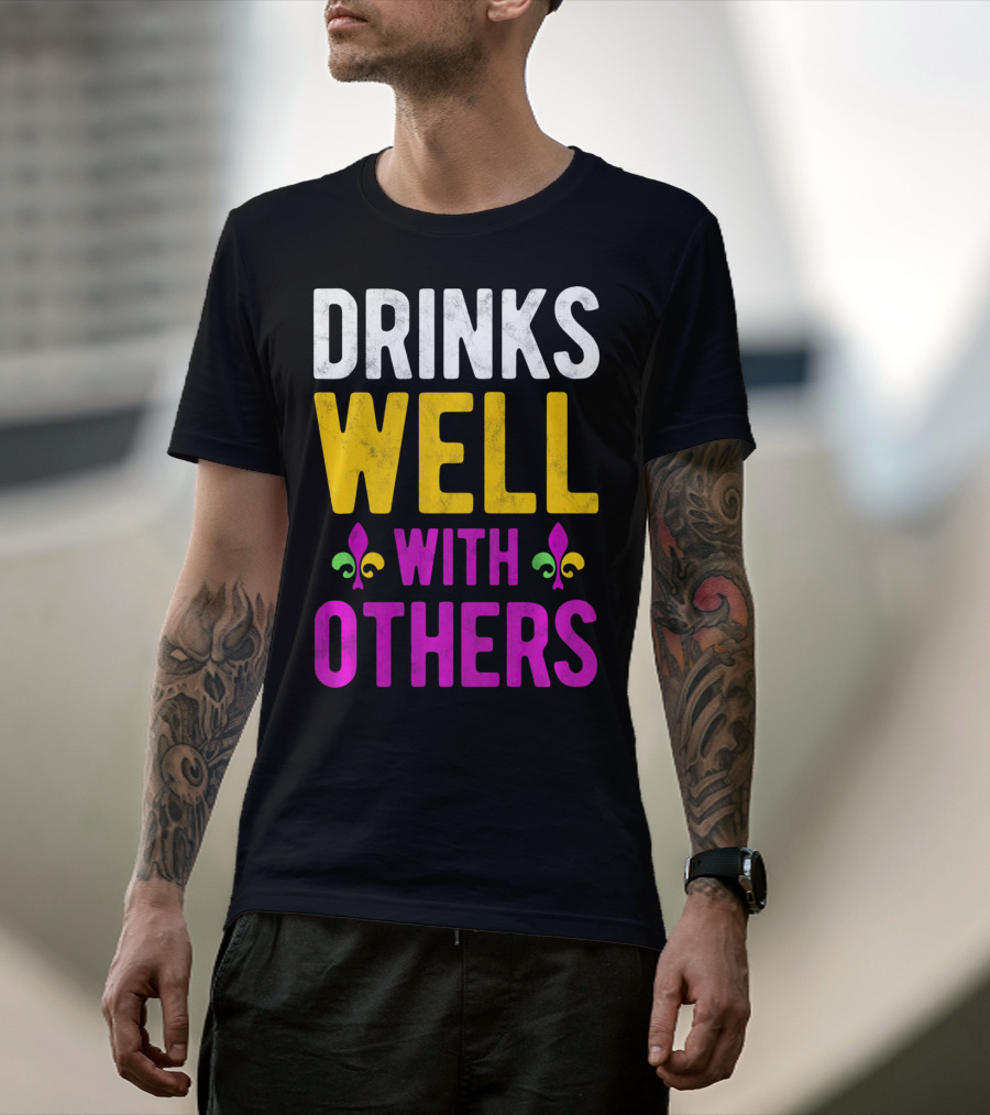 Drinks Well With Others Mardi Gras Fleur-de-Lis Symbols T-Shirt