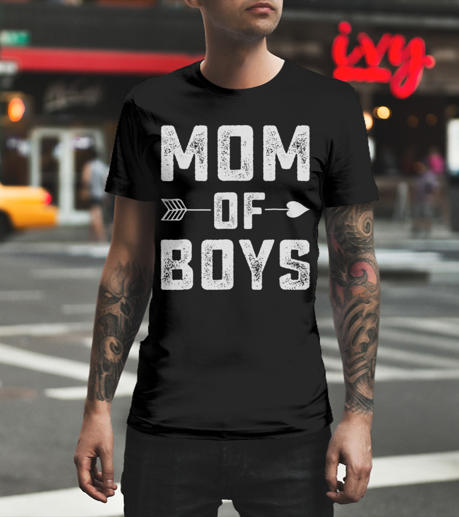 MOM OF BOYS Arrows Heart Rustic T-Shirt