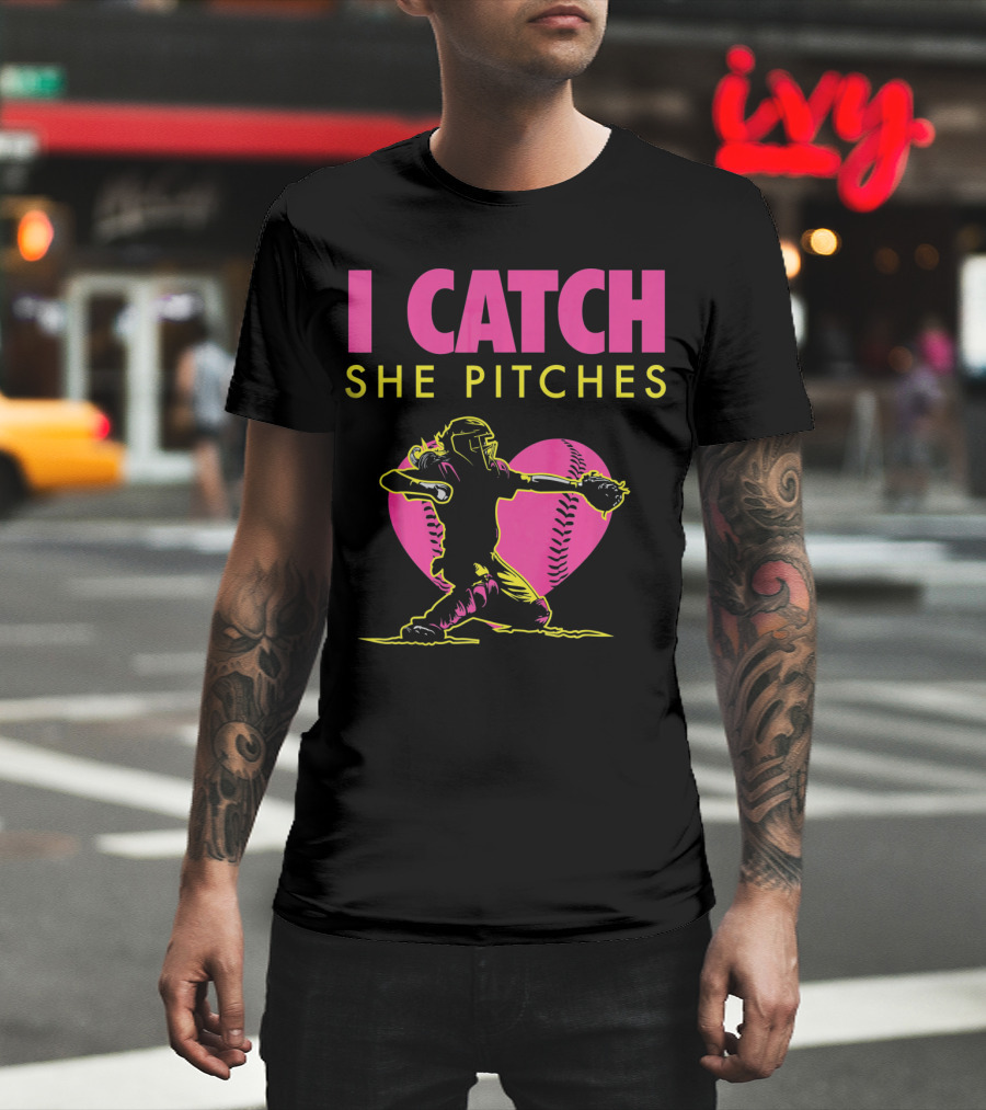 Softball Dad And Mom I Catch She Pitches T-Shirt