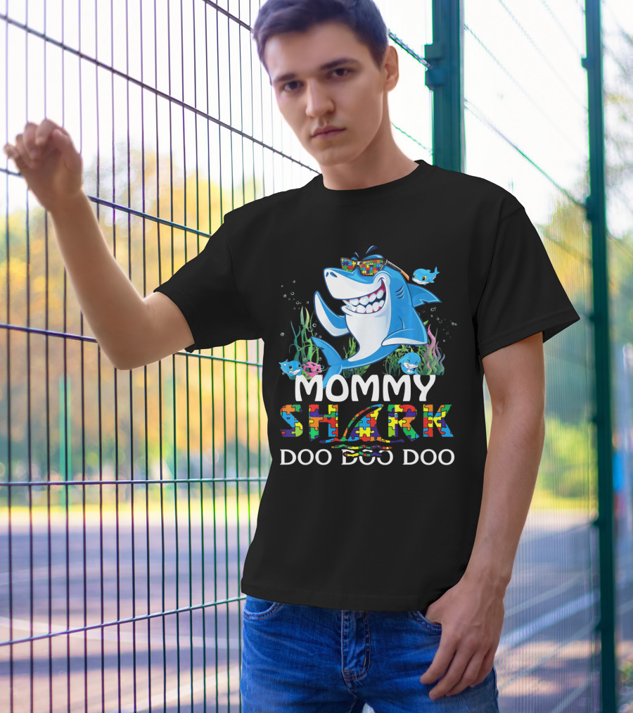 Mommy Shark Doo Doo Doo Autism Awareness Puzzle Pieces T-Shirt