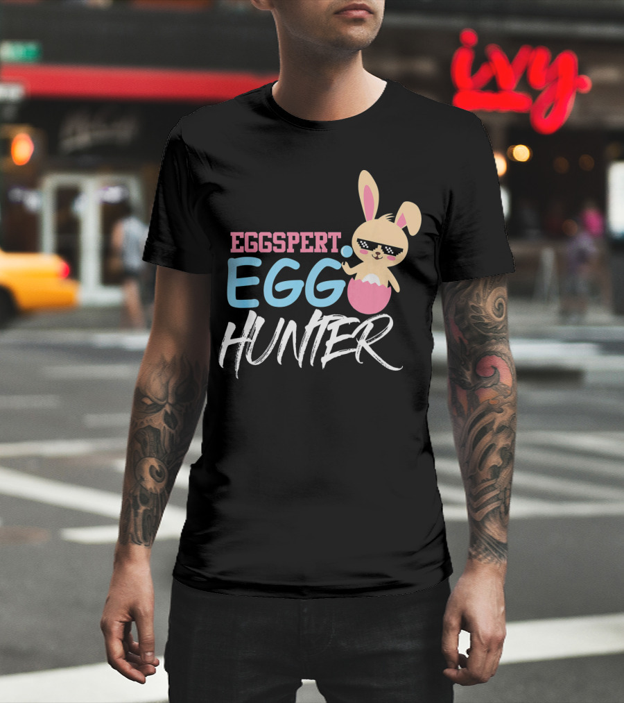 Eggspert Egg Hunter Bunny Sunglasses Easter Fun T-Shirt