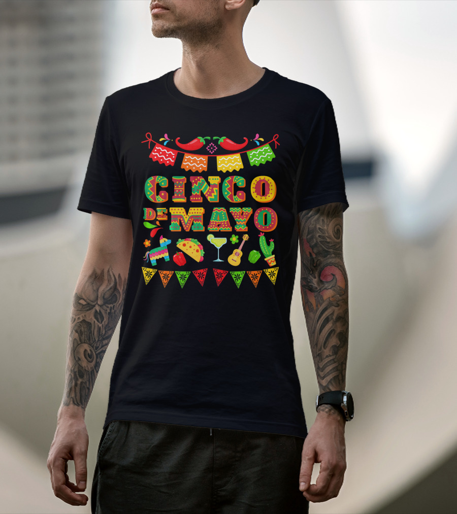 Cinco De Mayo Festividad Del Cinco Sombreros Banderas Chiles Margarita Tacos Cactus Guitarra Piñata T-Shirt