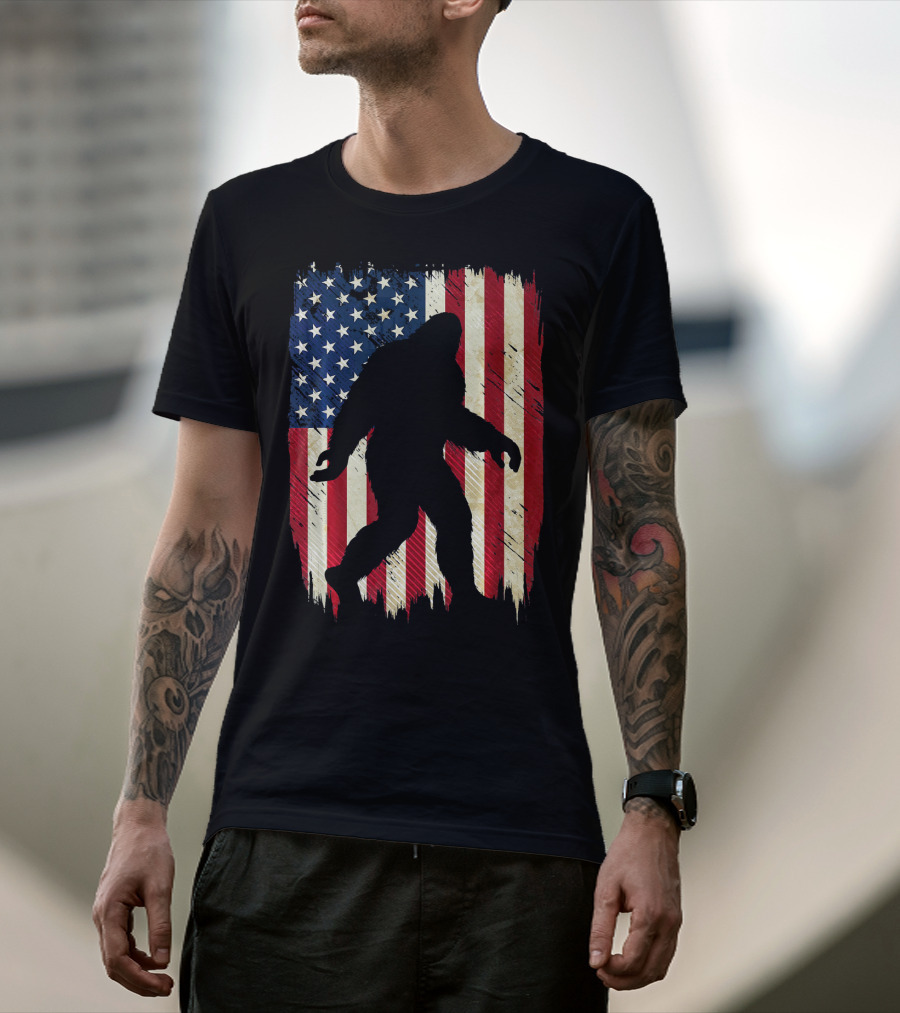 Bigfoot Sasquatch Silhouette Over American Flag USA T-Shirt