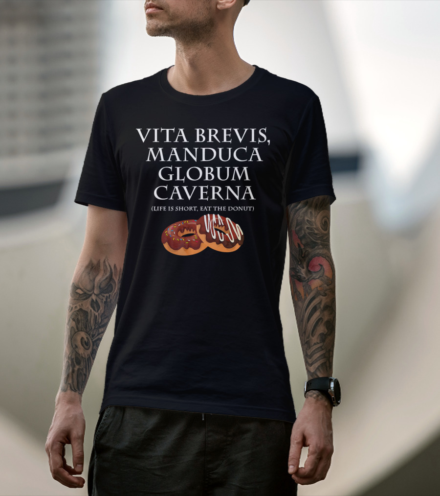 Vita Brevis Manduca Globum Caverna Life Is Short Eat The Donut T-Shirt