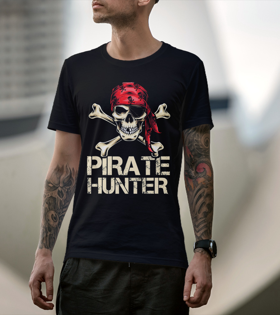 PIRATE HUNTER Funny Birthday Skull Crossbones Red Bandana T-Shirt