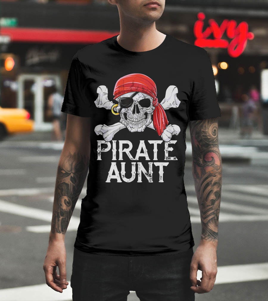 Pirate Aunt Skull Crossbones Red Bandana Eyepatch Jolly Roger Flag T-Shirt