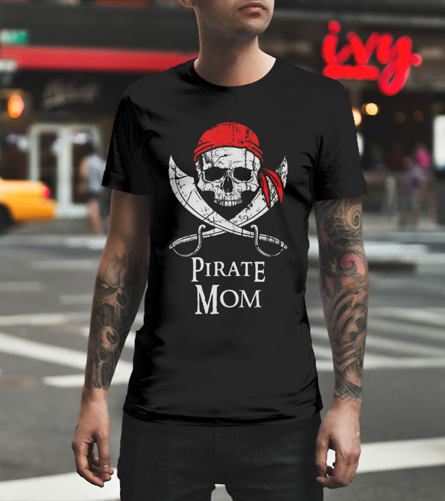 Pirate Mom Skull Crossbones Bandana Swords Flag T-Shirt