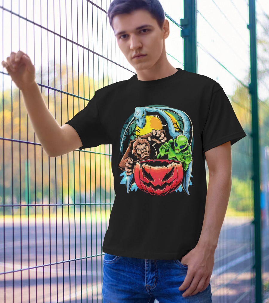 Bigfoot The Loch Ness Monster Alien With Pumpkin Halloween Scene T-Shirt