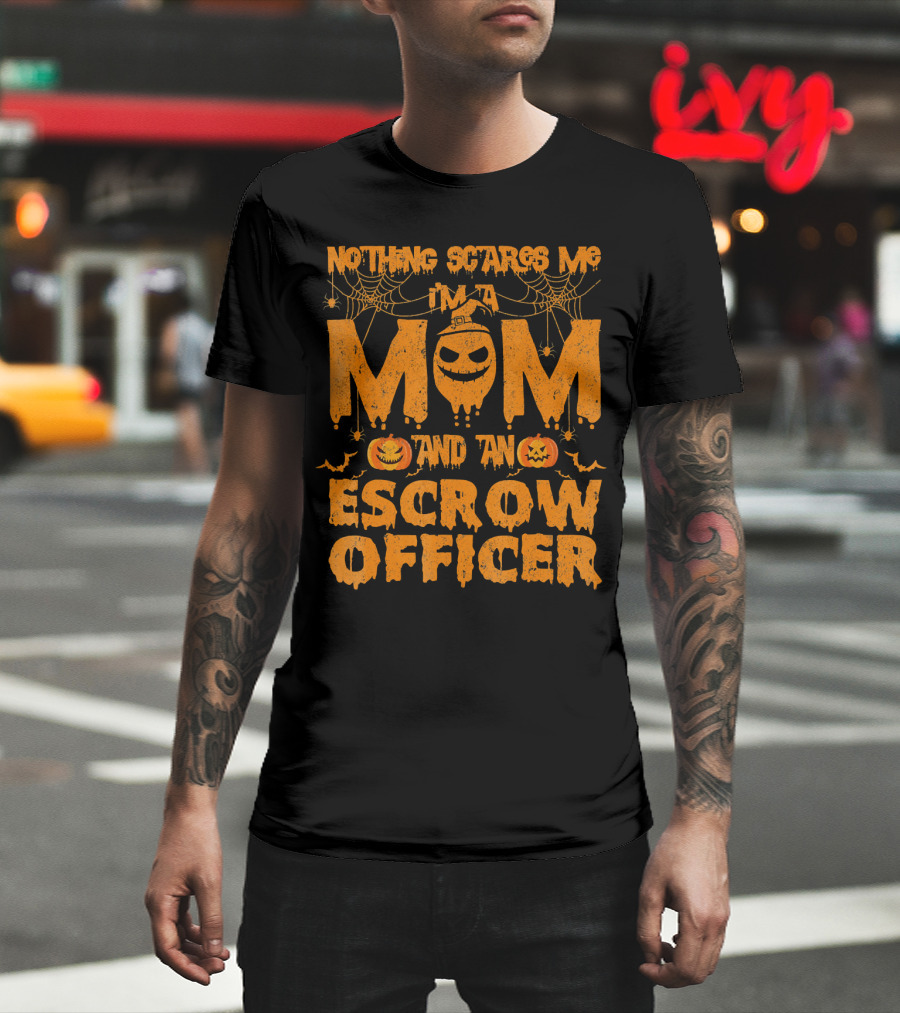 Nothing Scares Me I'm A Mom And An Escrow Officer Pumpkin T-Shirt