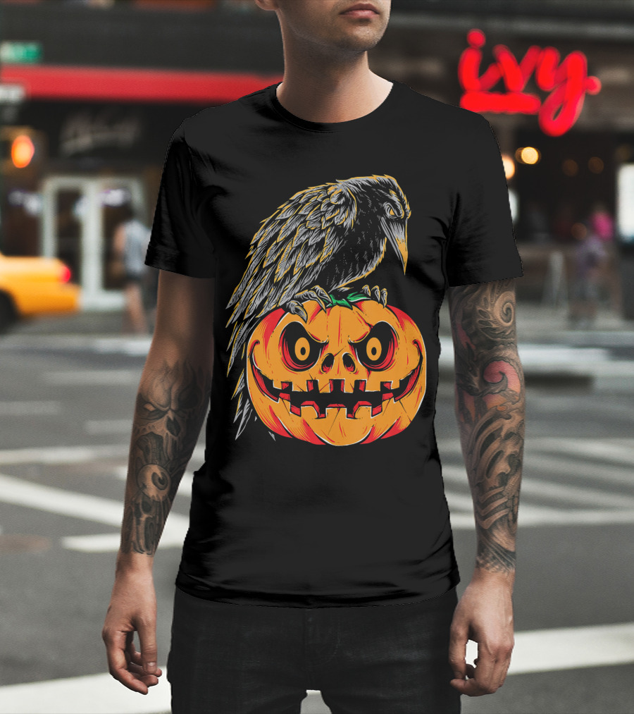 Creepy Black Raven Perched On Retro Vintage Pumpkin Halloween T-Shirt