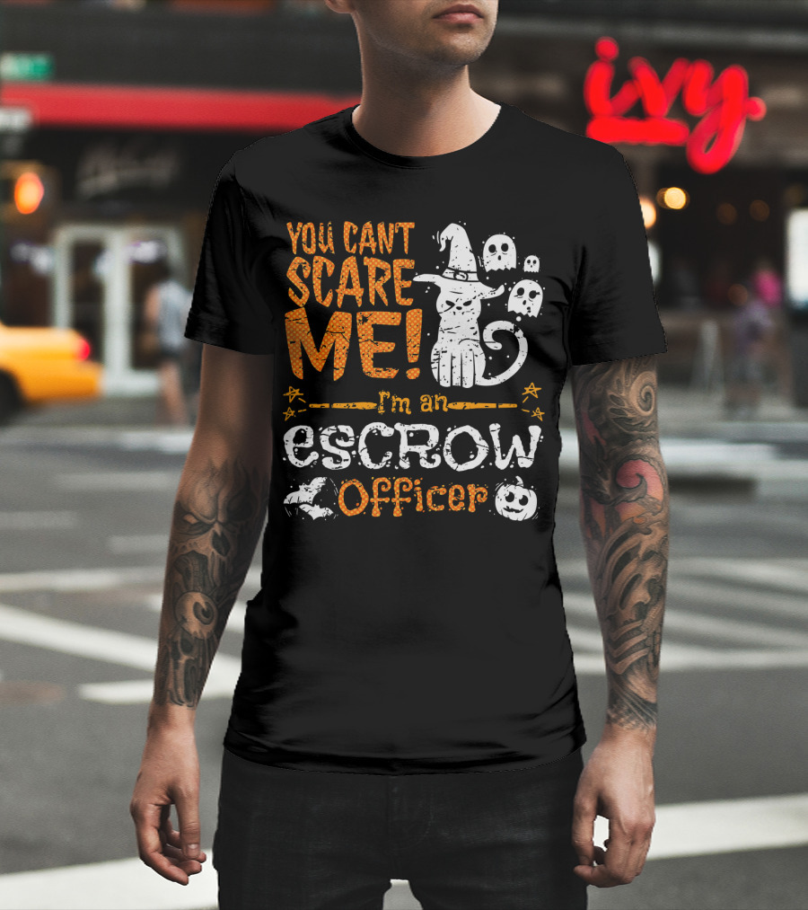 You Can't Scare Me I'm An Escrow Officer Halloween Cat Ghosts Pumpkin T-Shirt