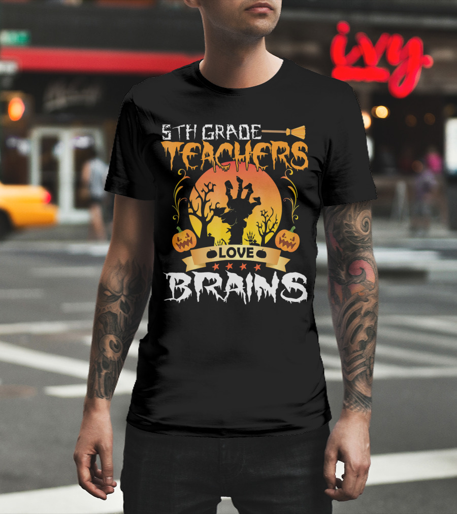 5th Grade Teachers Love Brains Tomb Pumpkin Moon T-Shirt