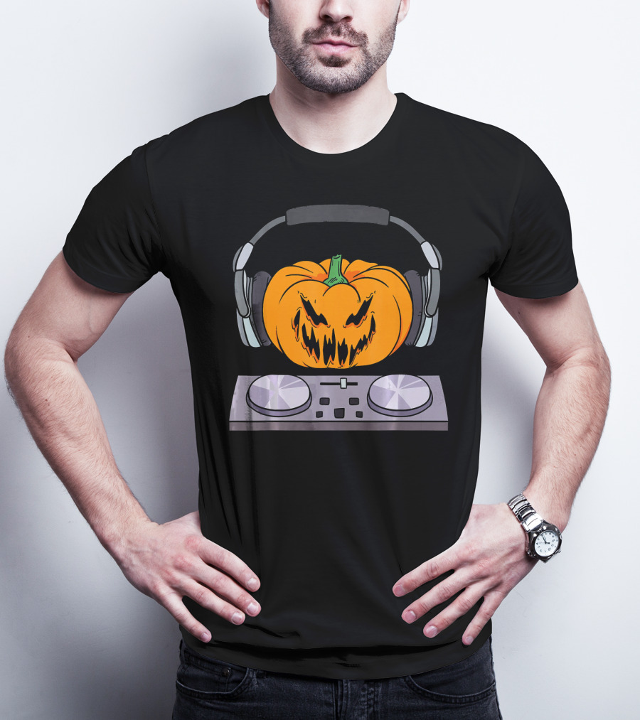 Halloween Scary Pumpkin DJ Music Turntable With Headphones T-Shirt
