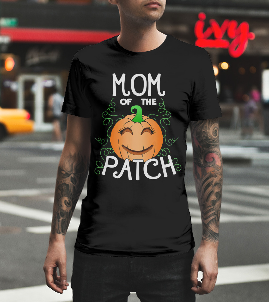 Mom Of The Patch Smiling Pumpkin With Green Vines T-Shirt