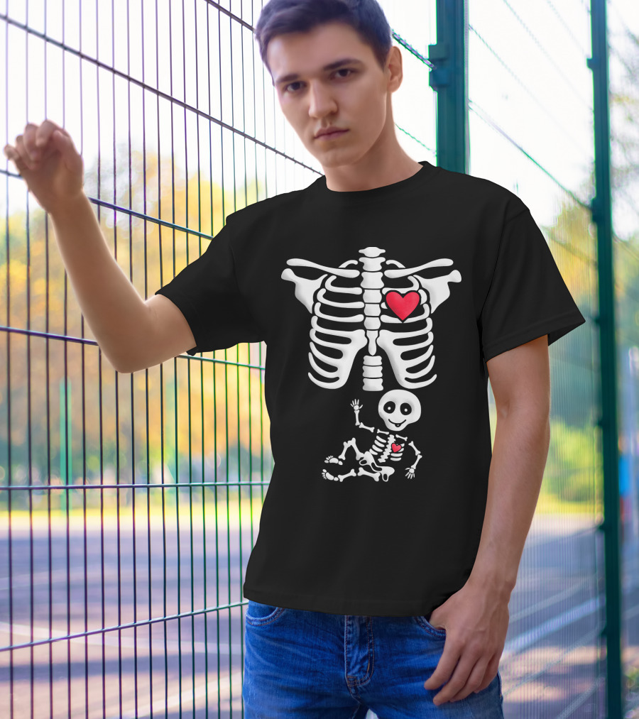 Pregnant Skeleton With Heart Ribcage And Smiling Baby Skeleton T-Shirt