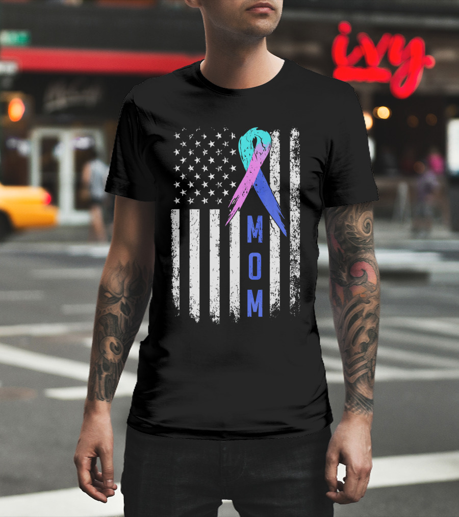 Mom American Flag Thyroid Cancer Awareness T-Shirt