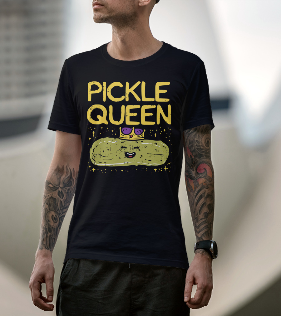 PICKLE QUEEN Funny Cartoon Pickle Wearing Crown And Sunglasses T-Shirt