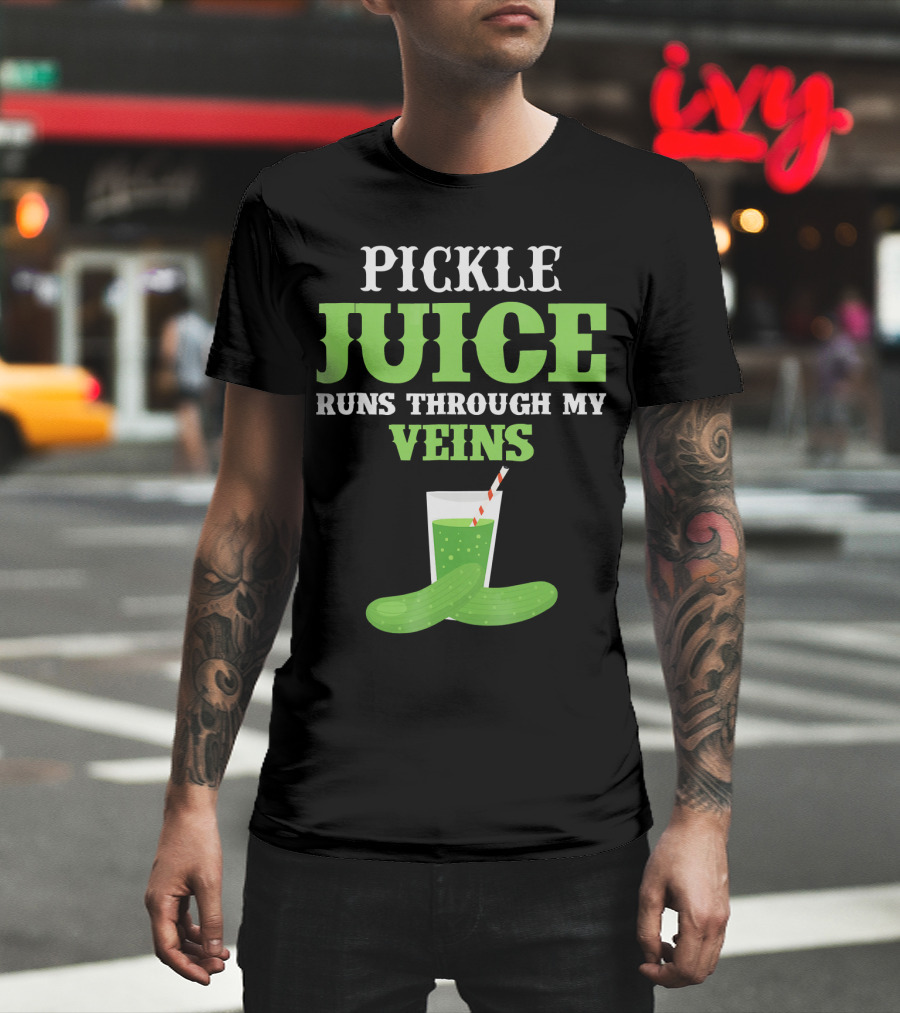 PICKLE JUICE RUNS THROUGH MY VEINS Pickle Glass Cup With Straw T-Shirt
