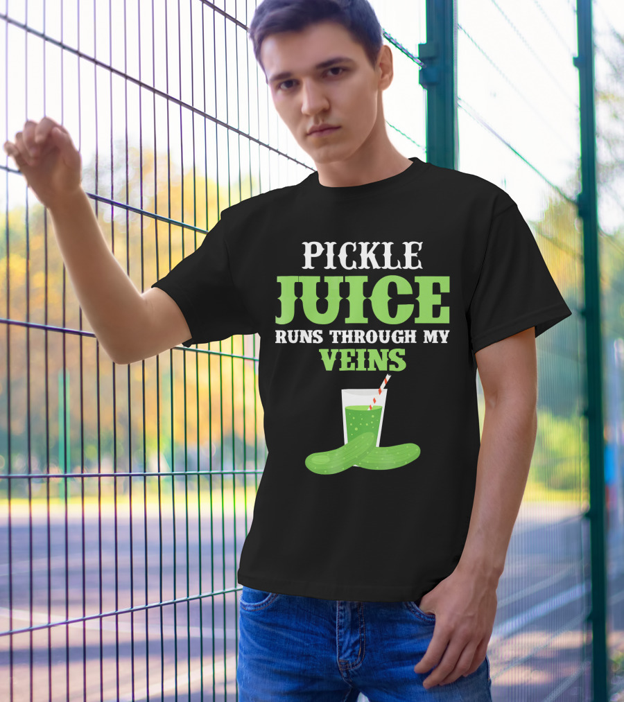 PICKLE JUICE RUNS THROUGH MY VEINS Pickle Glass Cup With Straw T-Shirt