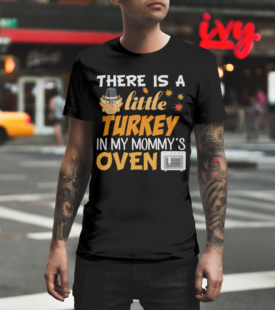 There Is A Little Turkey In My Mommy's Oven Thanksgiving Pregnancy Announcement T-Shirt