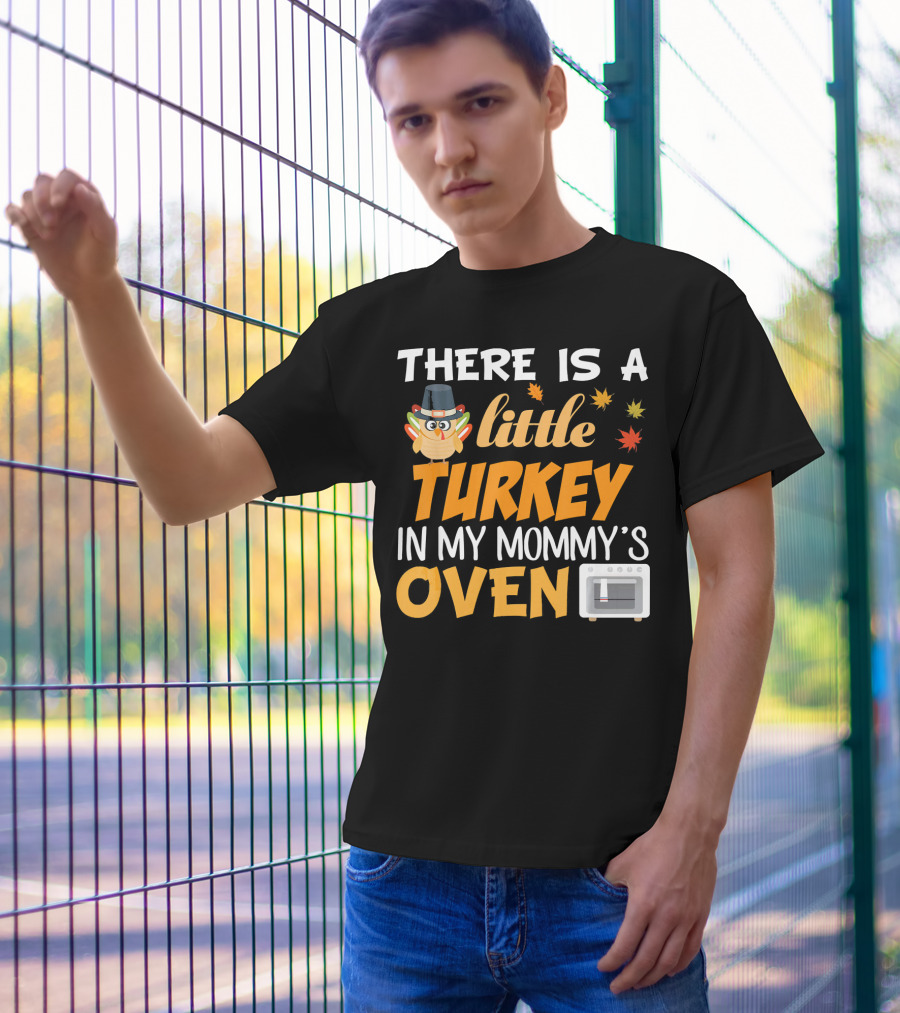There Is A Little Turkey In My Mommy's Oven Thanksgiving Pregnancy Announcement T-Shirt
