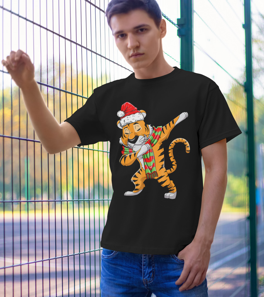 Dabbing Santa Tiger With Christmas Scarf T-Shirt